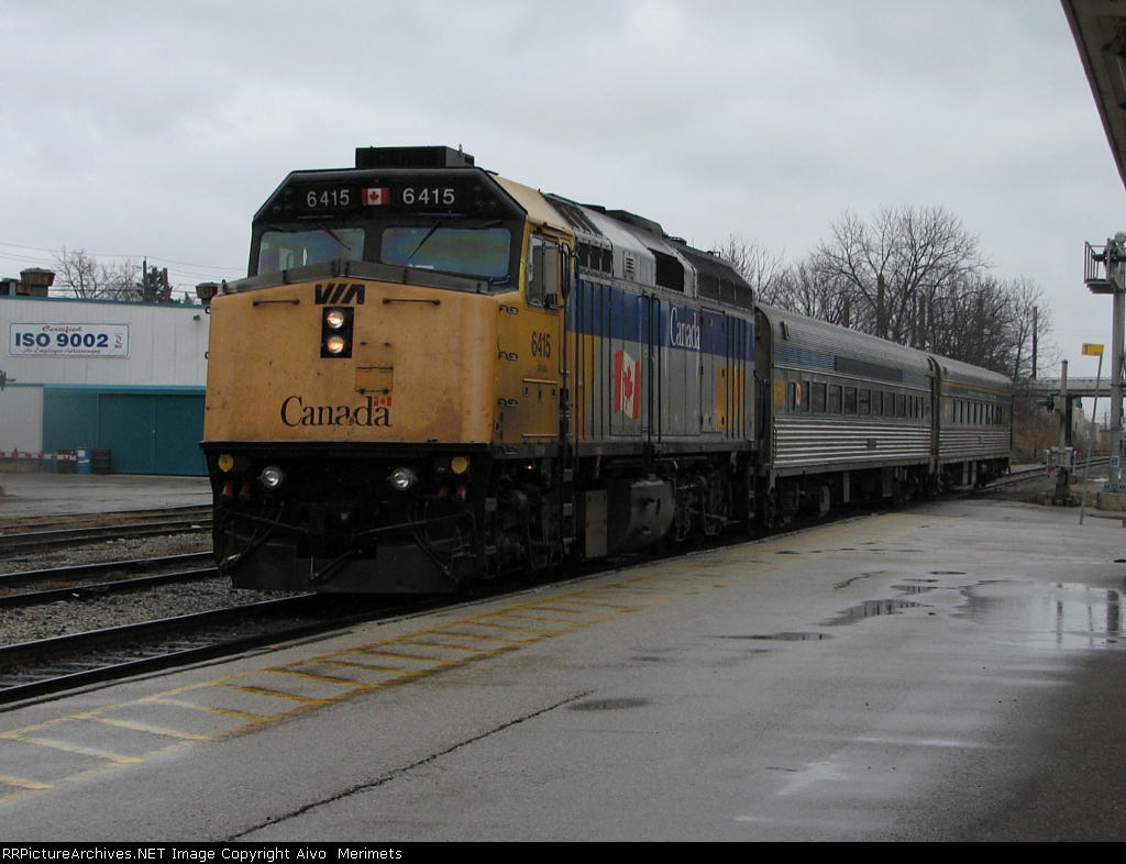 VIA 6415, with 85, arrving into Kitchener.